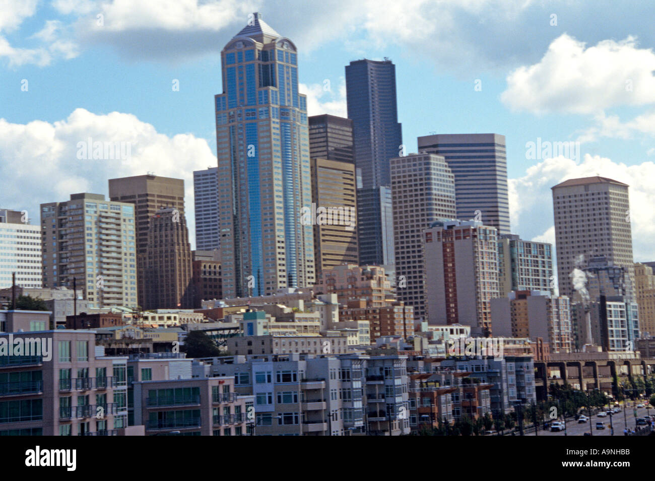 Washington seattle skyline bell street hi-res stock photography and ...