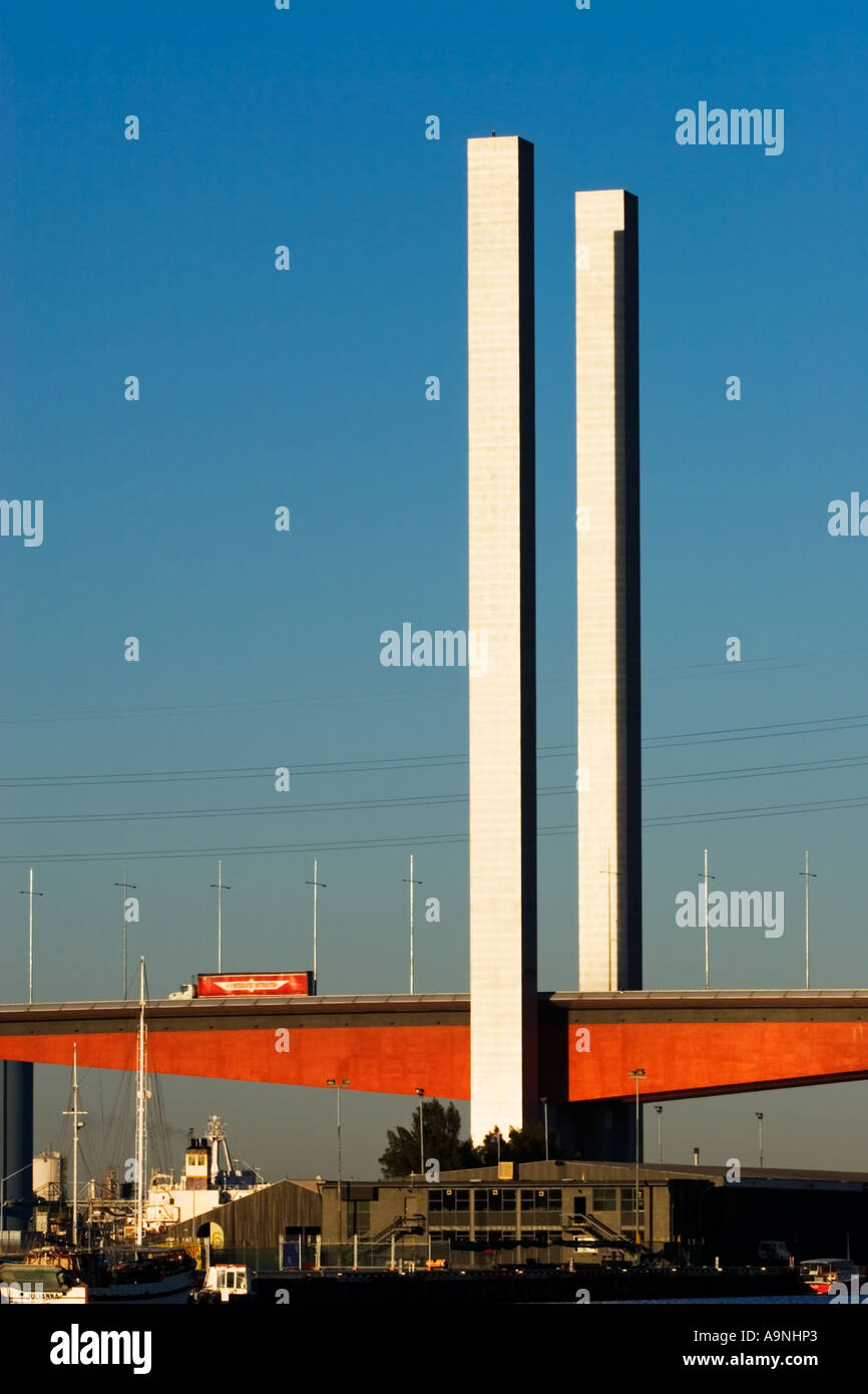 Melbourne Cityscape / The Bolte Bridge in Melbourne Docklands ...