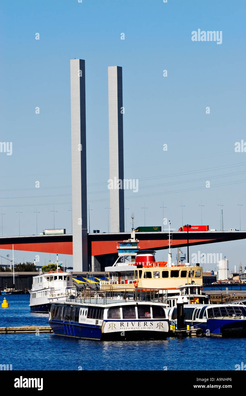 Melbourne Cityscape / The Bolte Bridge in Melbourne Docklands ...