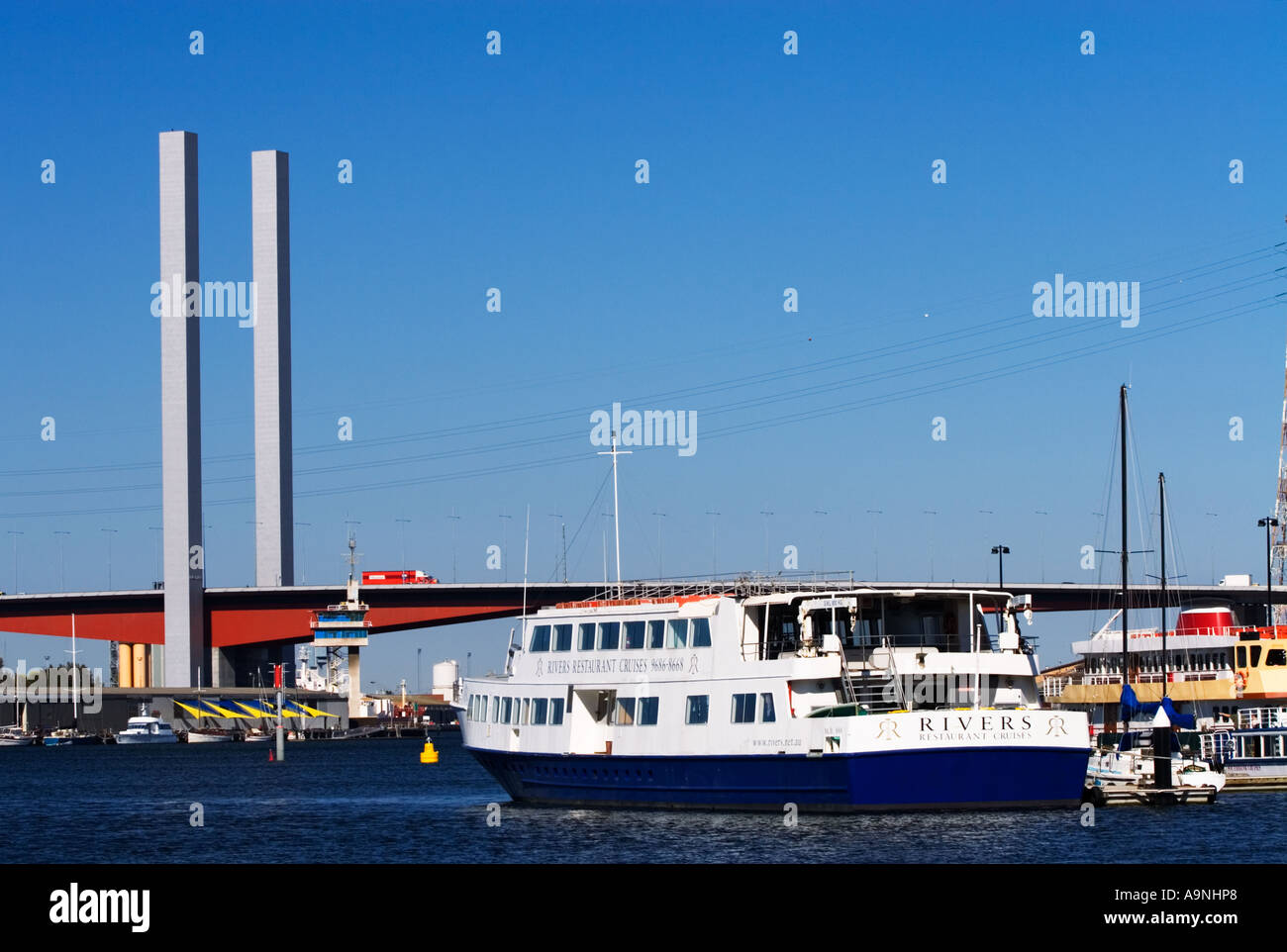 Melbourne Cityscape / The Bolte Bridge in Melbourne Docklands ...