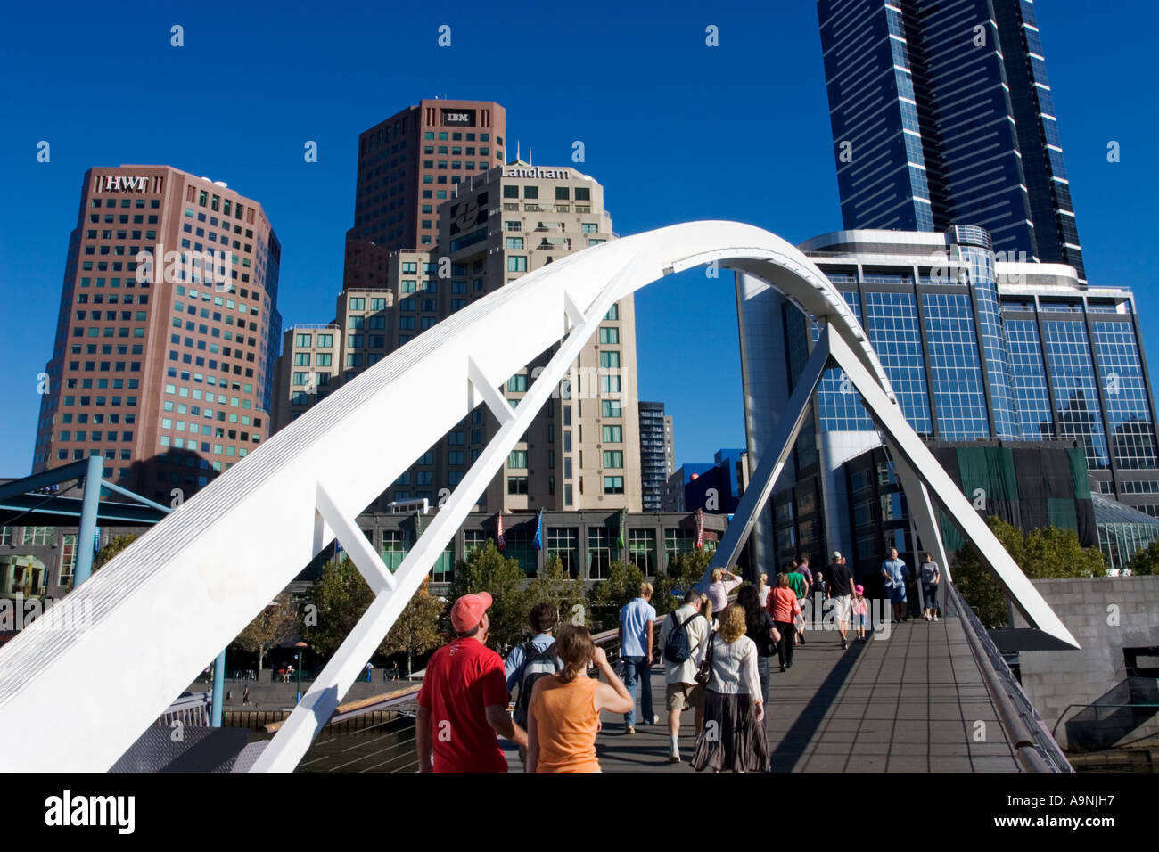 Melbourne Cityscape / The Yarra Footbridge and the Southbank ...