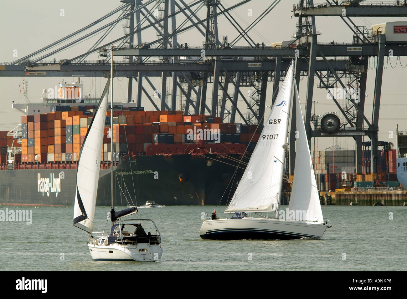 Southampton Container Terminal southern England. SCT unloading ...