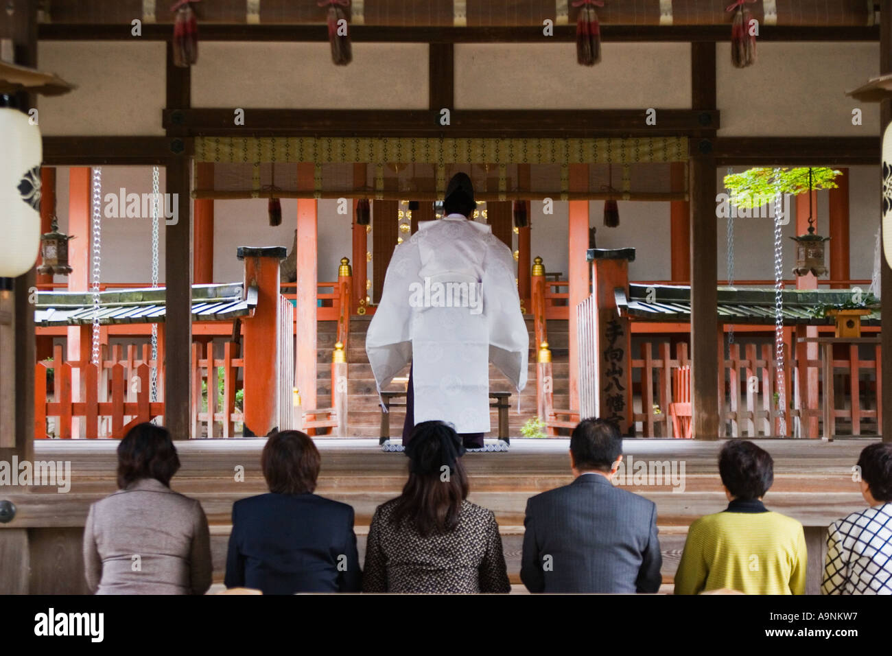 A shinto priest performs a ritual at Tamukeyama Hachimangu Shrine Nara ...
