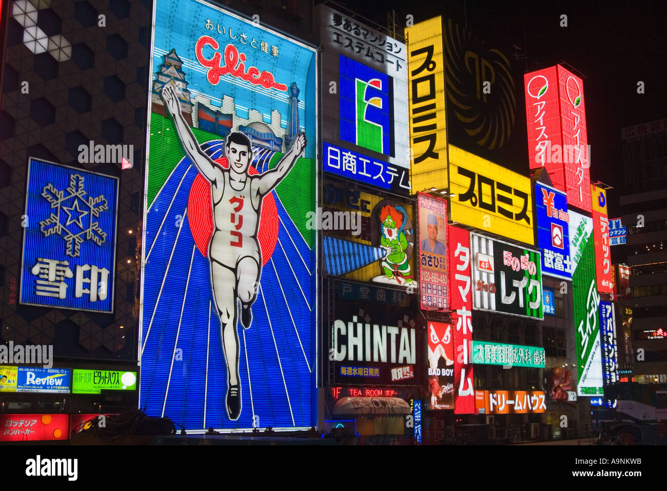 Brightly lit signs light up the Dotonbori canal district at night Osaka ...
