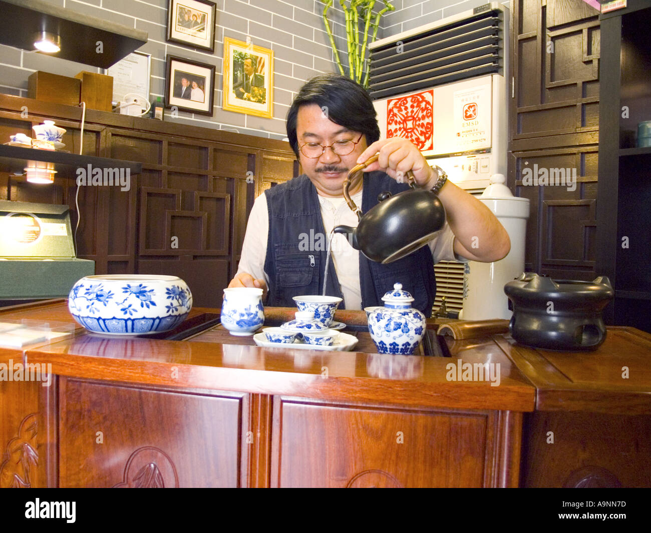 Chinese tea ceremony hong kong hi-res stock photography and images - Alamy