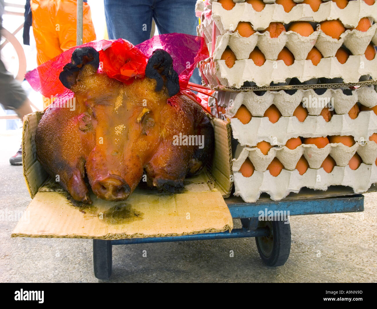 China Hong Kong Cheung Chau chinese festival roasted pig offering Stock ...