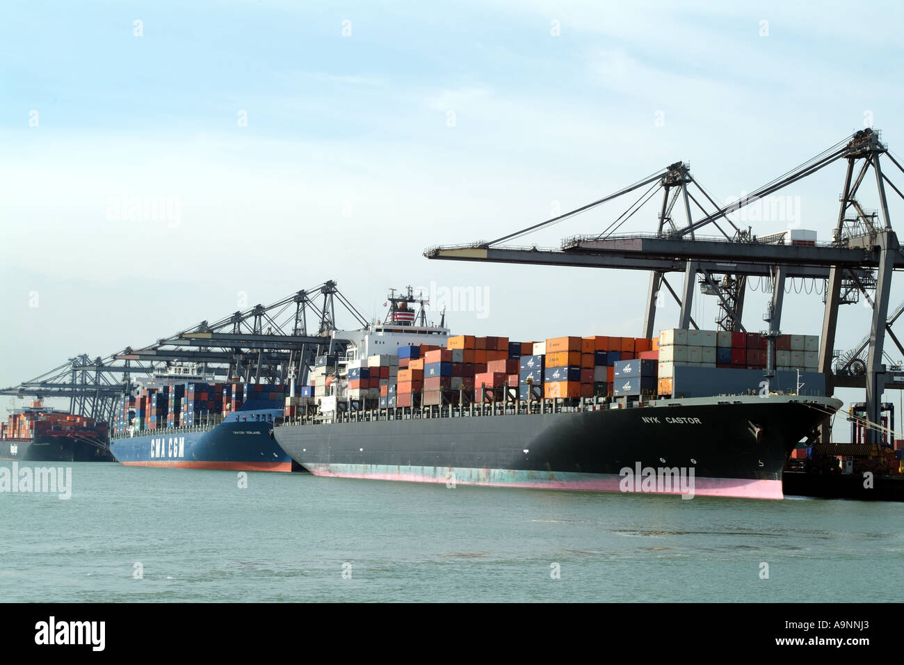 Gantry crane stacking container hi-res stock photography and images - Alamy