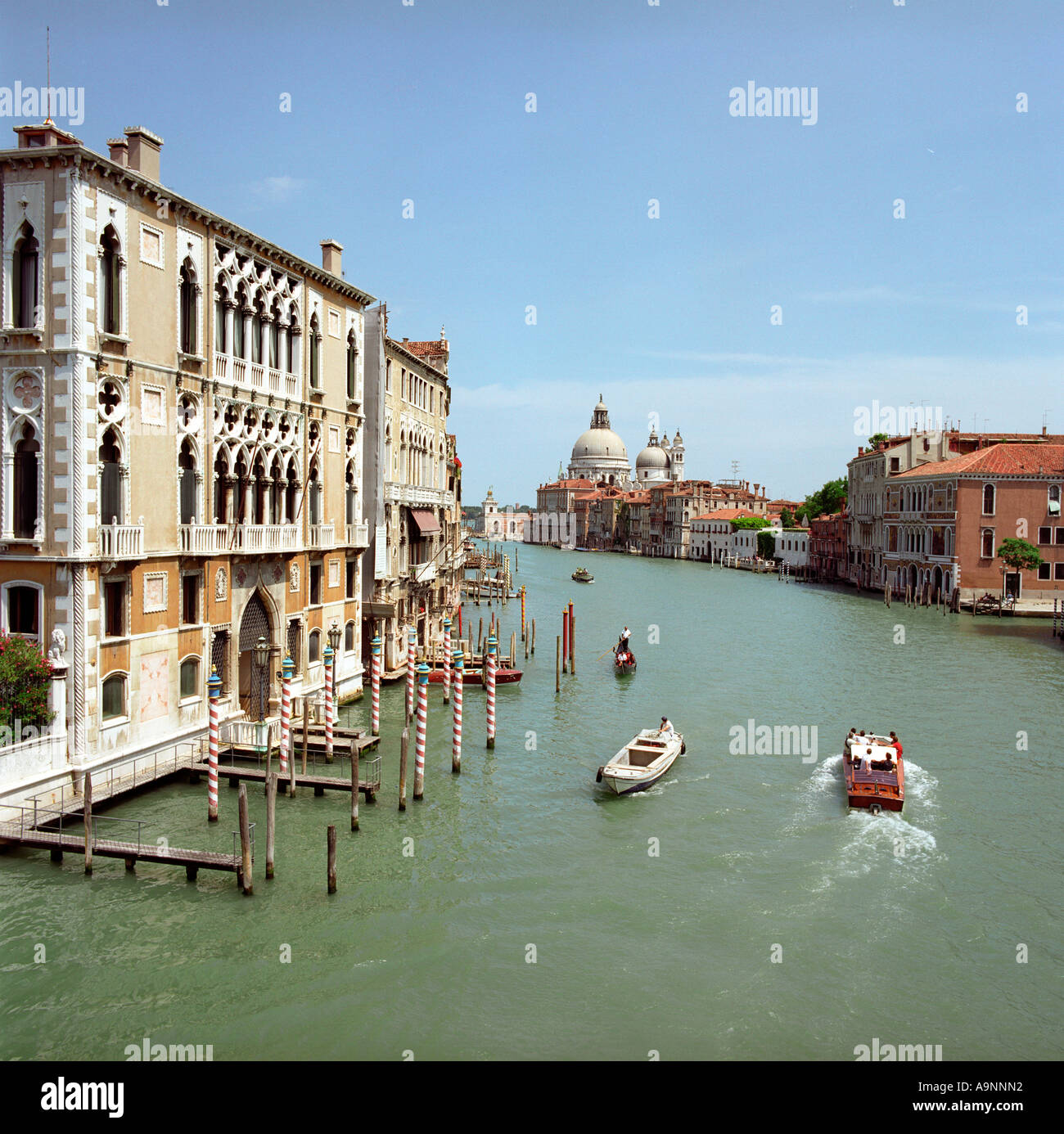 Balconies and gondolas venice hi-res stock photography and images - Alamy