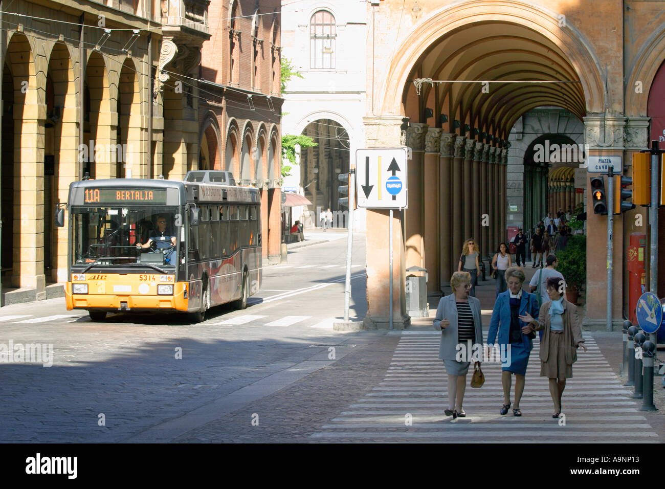 Italian bus driver hi-res stock photography and images - Alamy