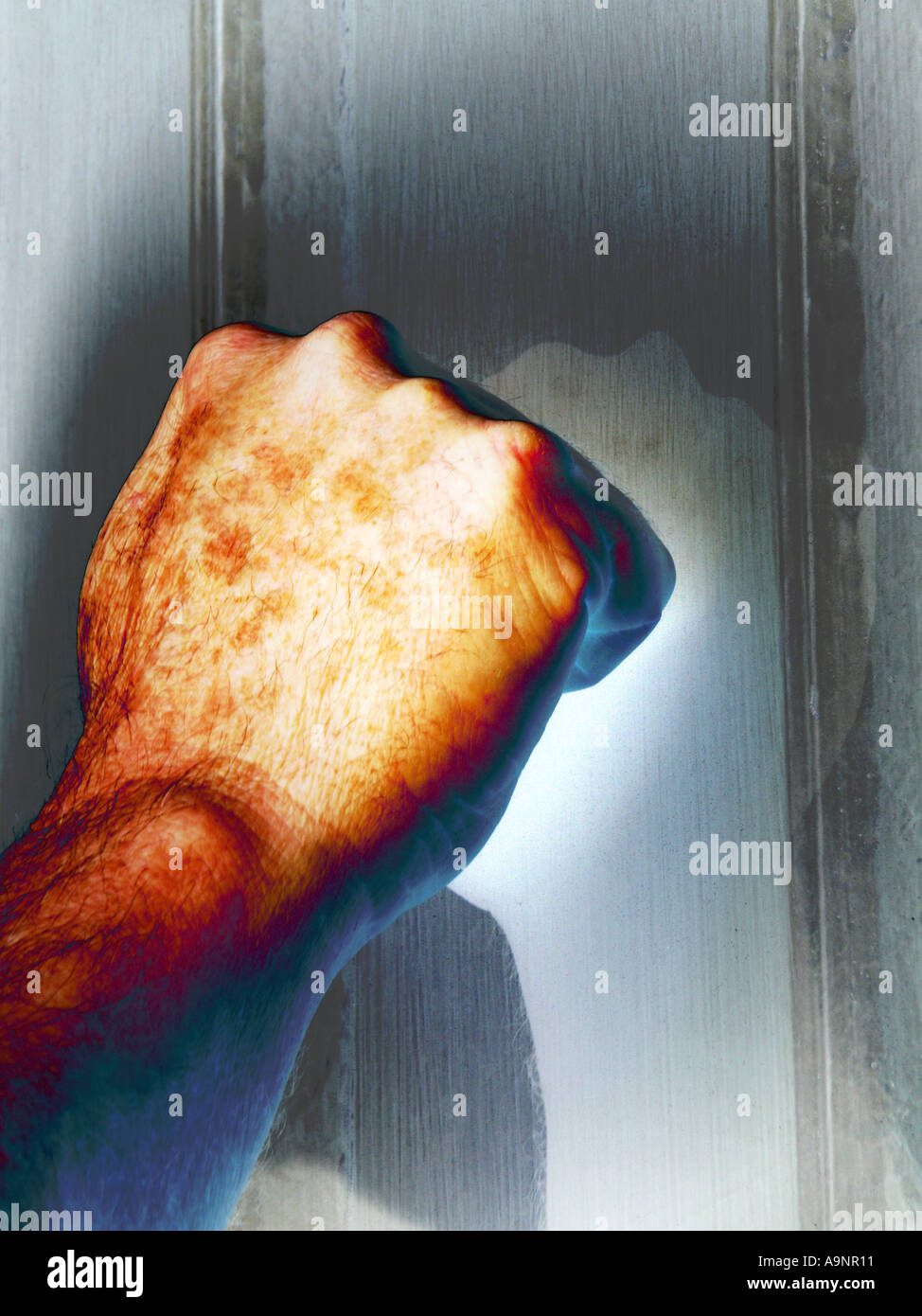 Man knocking on door hi-res stock photography and images - Alamy