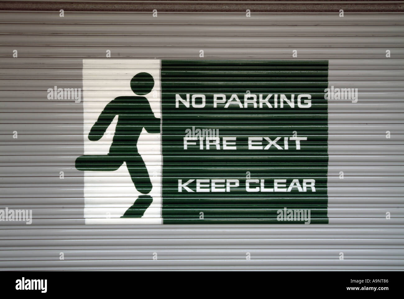 NO PARKING FIRE EXIT SIGN Stock Photo - Alamy