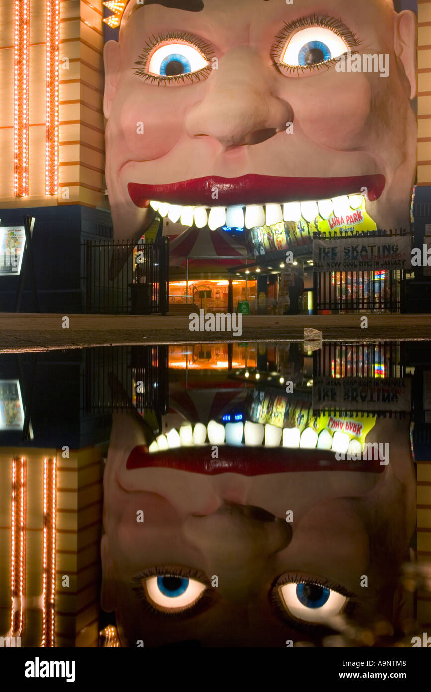Slightly scary smile figure and reflection at entrance figure to Sydney ...