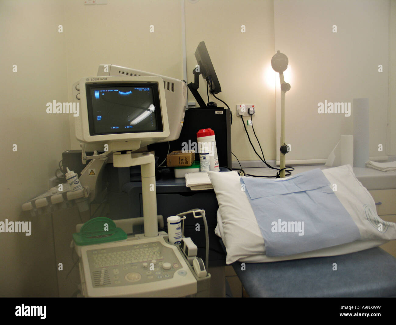 ultrasound scan equipment in a British nhs hospital 2007 Stock Photo ...
