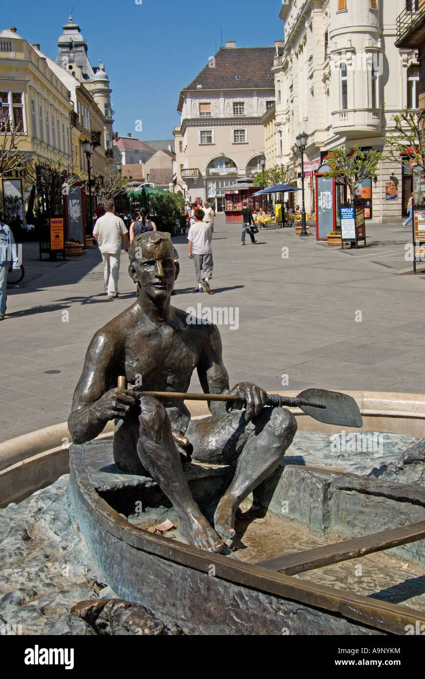 Rowing man sculpture hi-res stock photography and images - Alamy