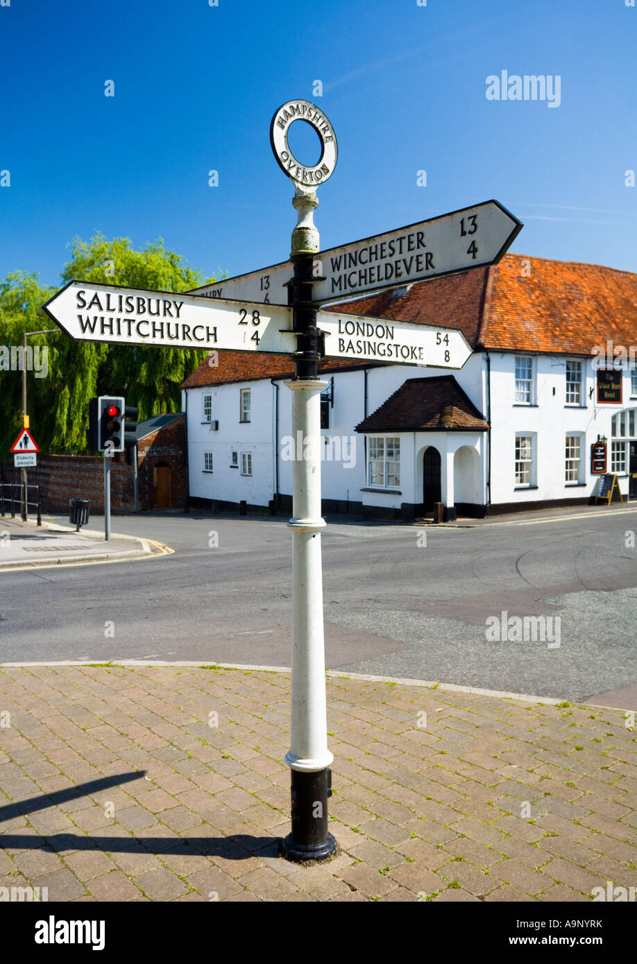 Hampshire roads hi-res stock photography and images - Alamy