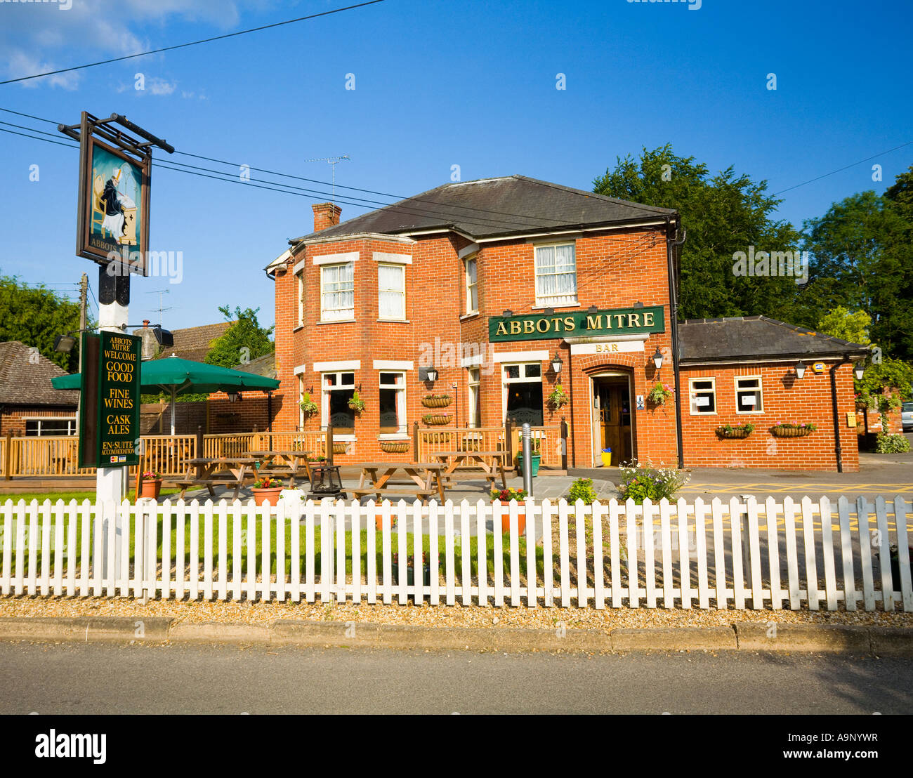 The abbots mitre pub hi-res stock photography and images - Alamy