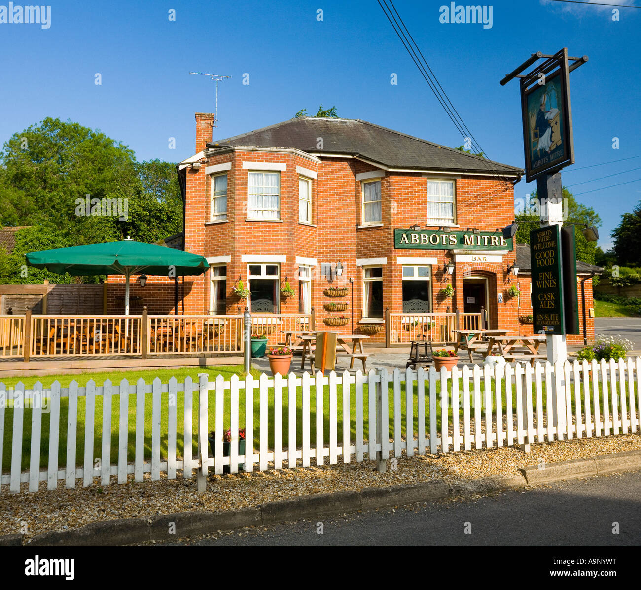 The Abbots Mitre pub in the centre of Chilbolton Hampshire UK Stock ...