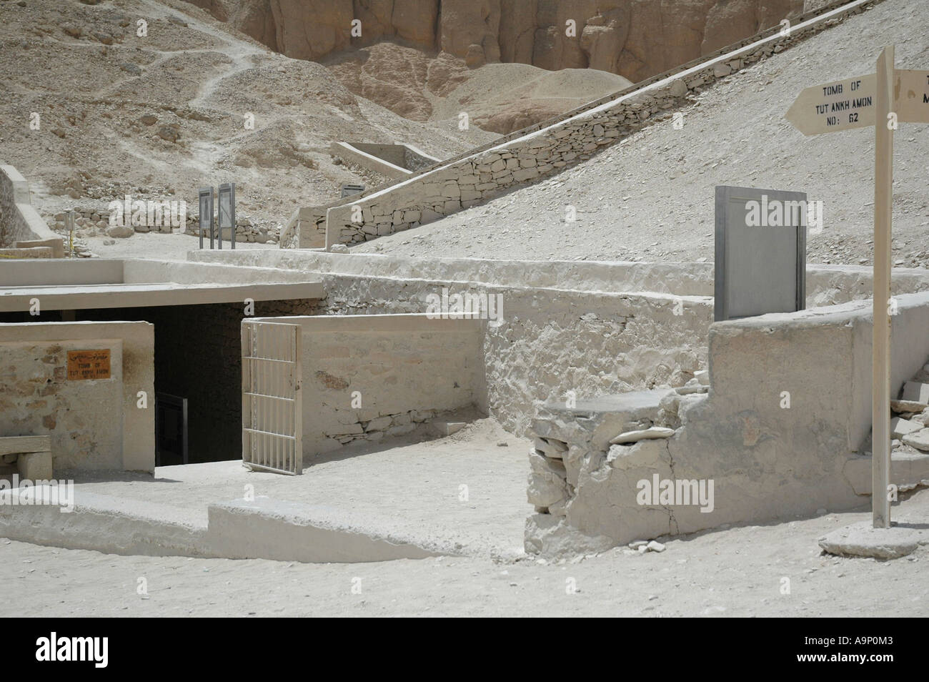 Tut ankh amon tomb hi-res stock photography and images - Alamy