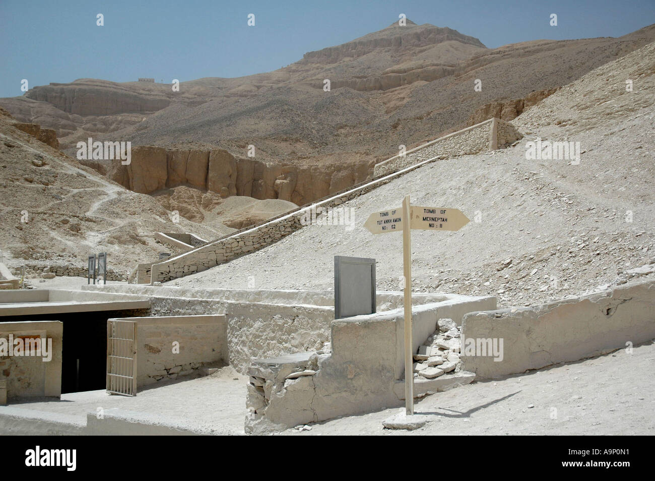 Entrance tomb tut ankh amon hi-res stock photography and images - Alamy