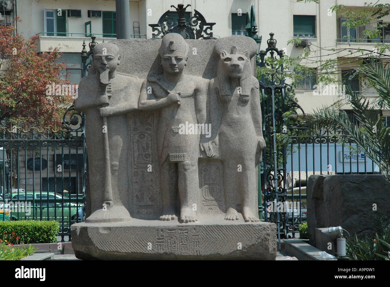 Arabic statues hi-res stock photography and images - Alamy