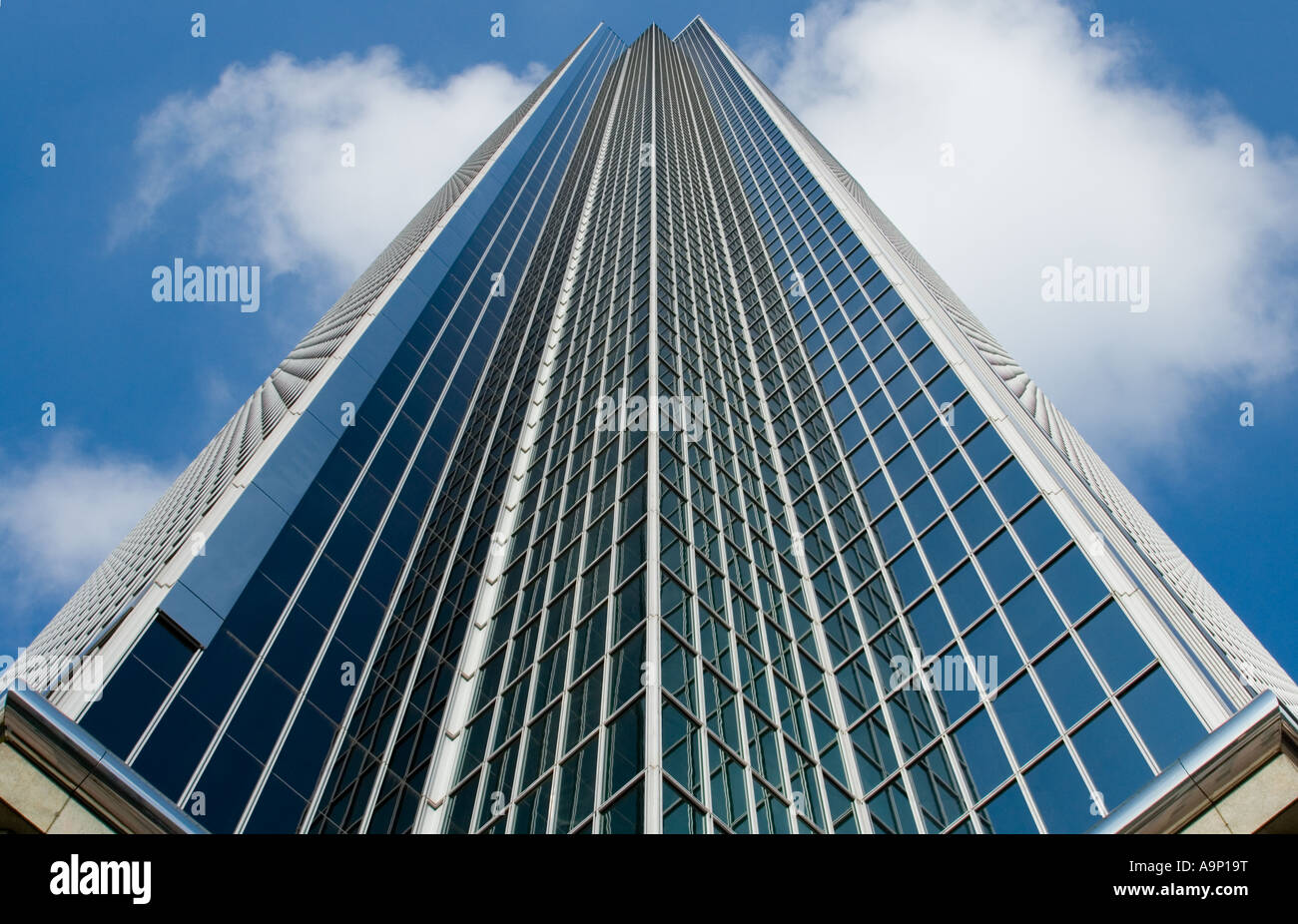 Massive structures hi-res stock photography and images - Alamy
