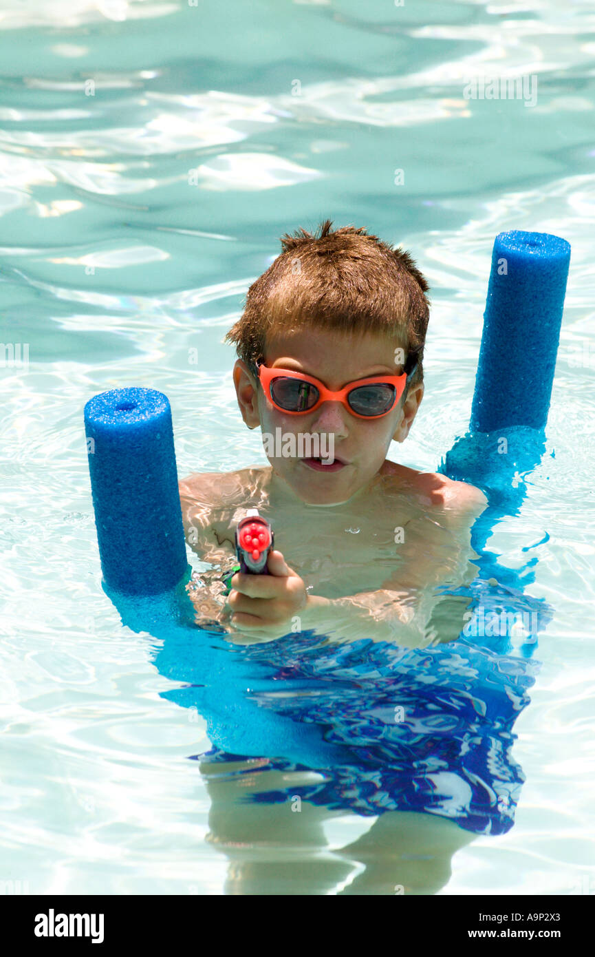Children water guns hot High Resolution Stock Photography and Images ...