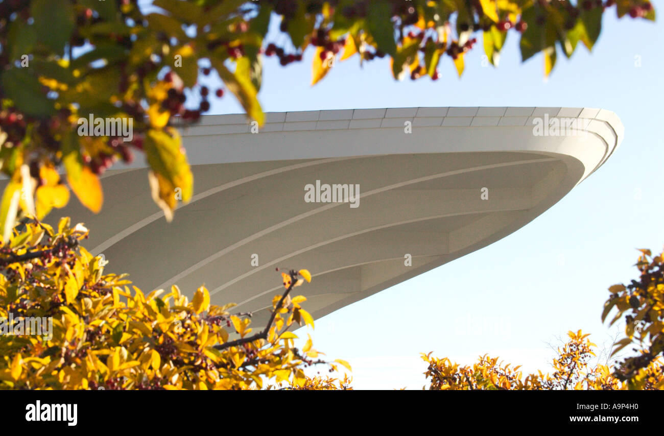 Detail of Calatrava wing of Milwaukee Art Museum with fall foliage ...