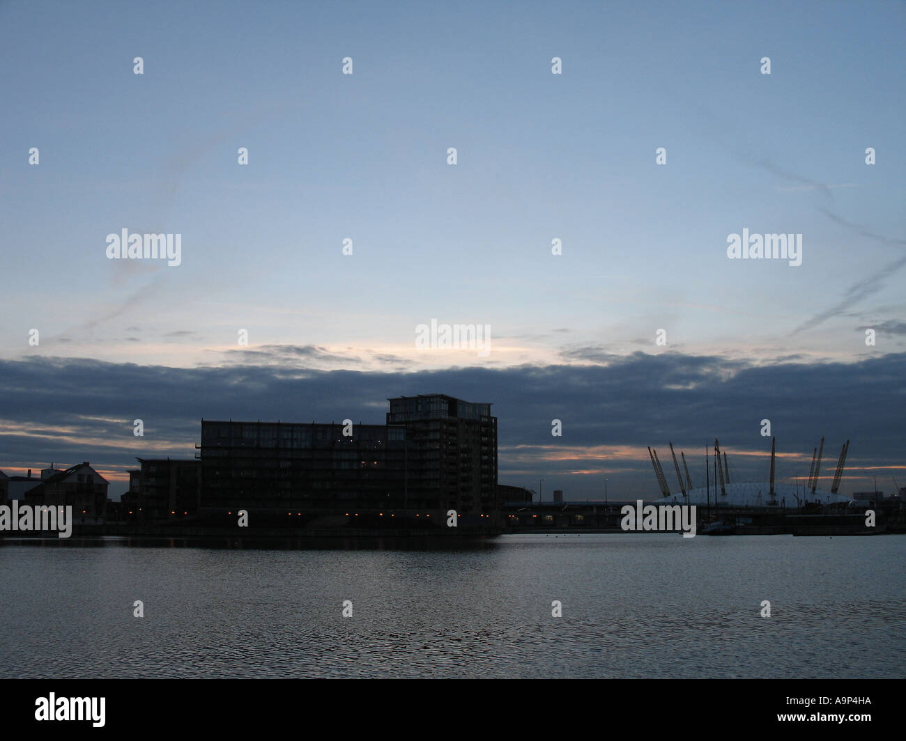 Canary wharf o2 dome sunset hi-res stock photography and images - Alamy