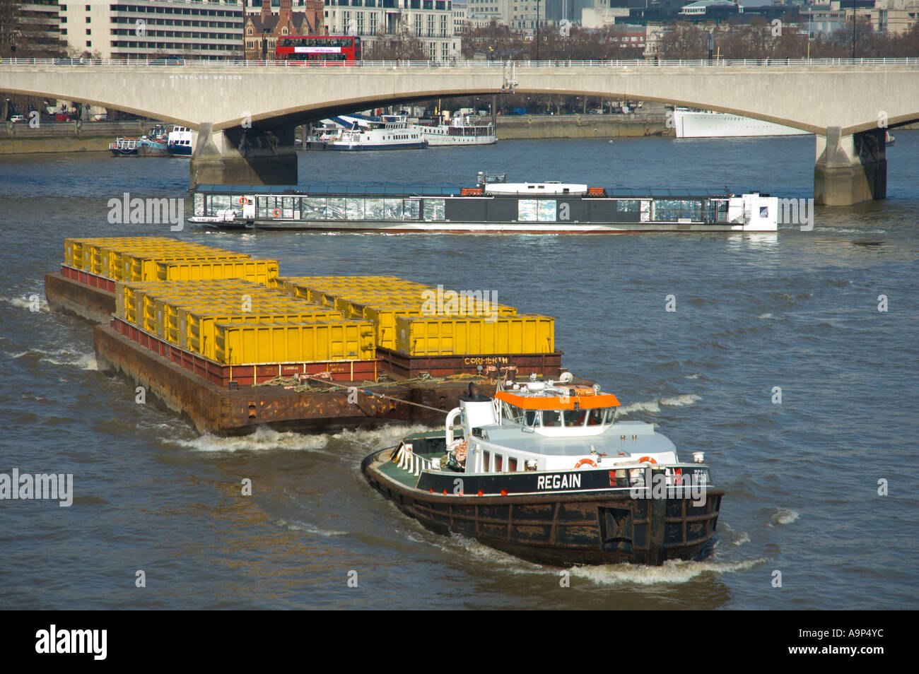 Thames lighter hi-res stock photography and images - Alamy