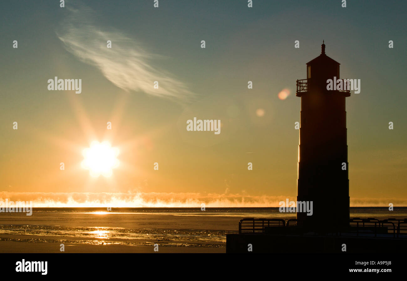 Lighthouse with sun hi-res stock photography and images - Alamy