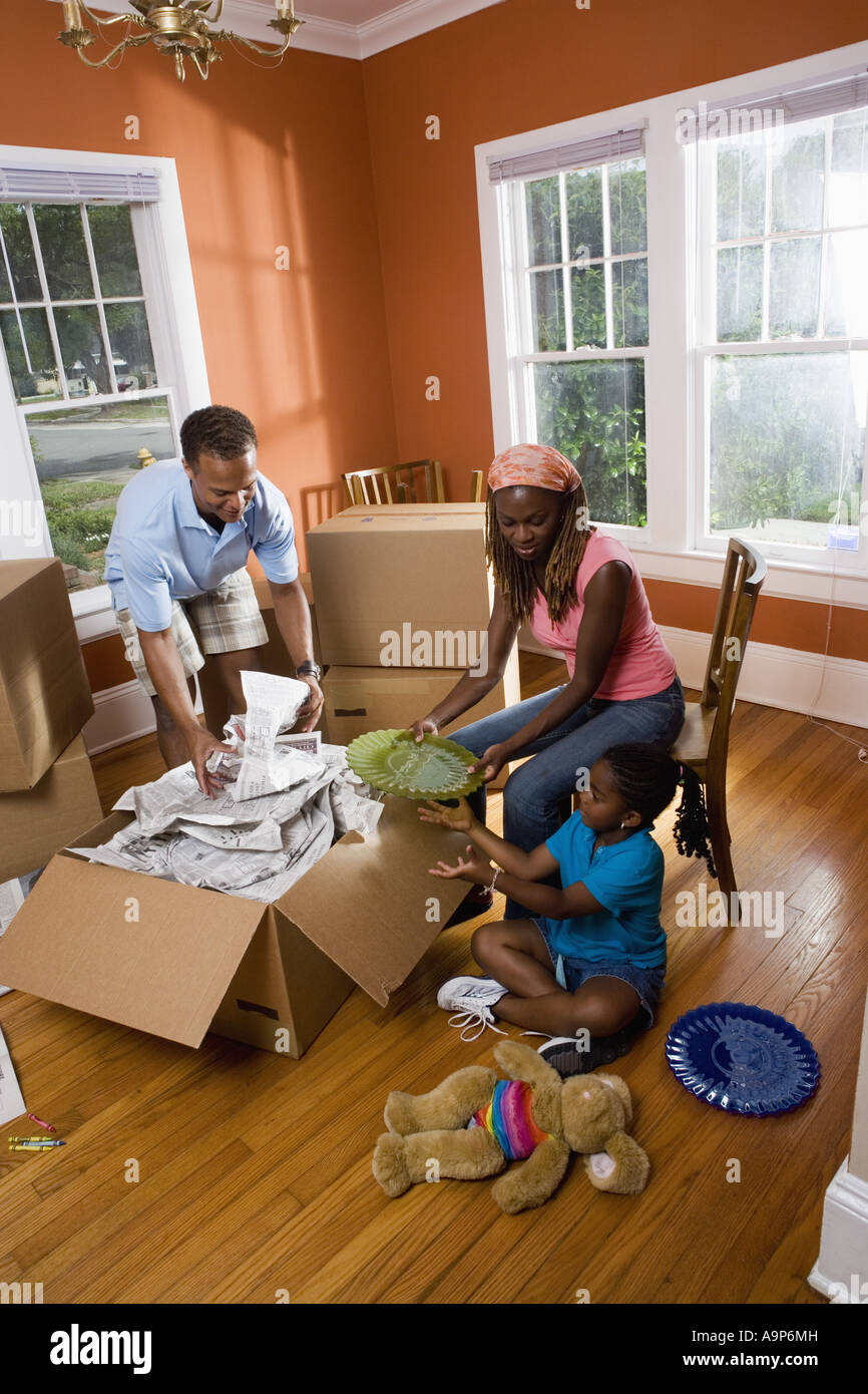 Family unpacking cartons hi-res stock photography and images - Alamy