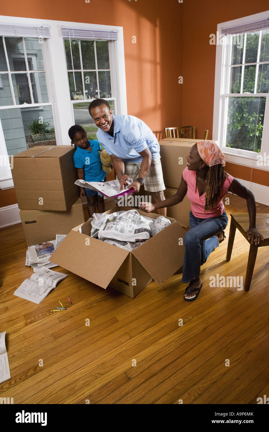 Family unpacking cartons hi-res stock photography and images - Alamy