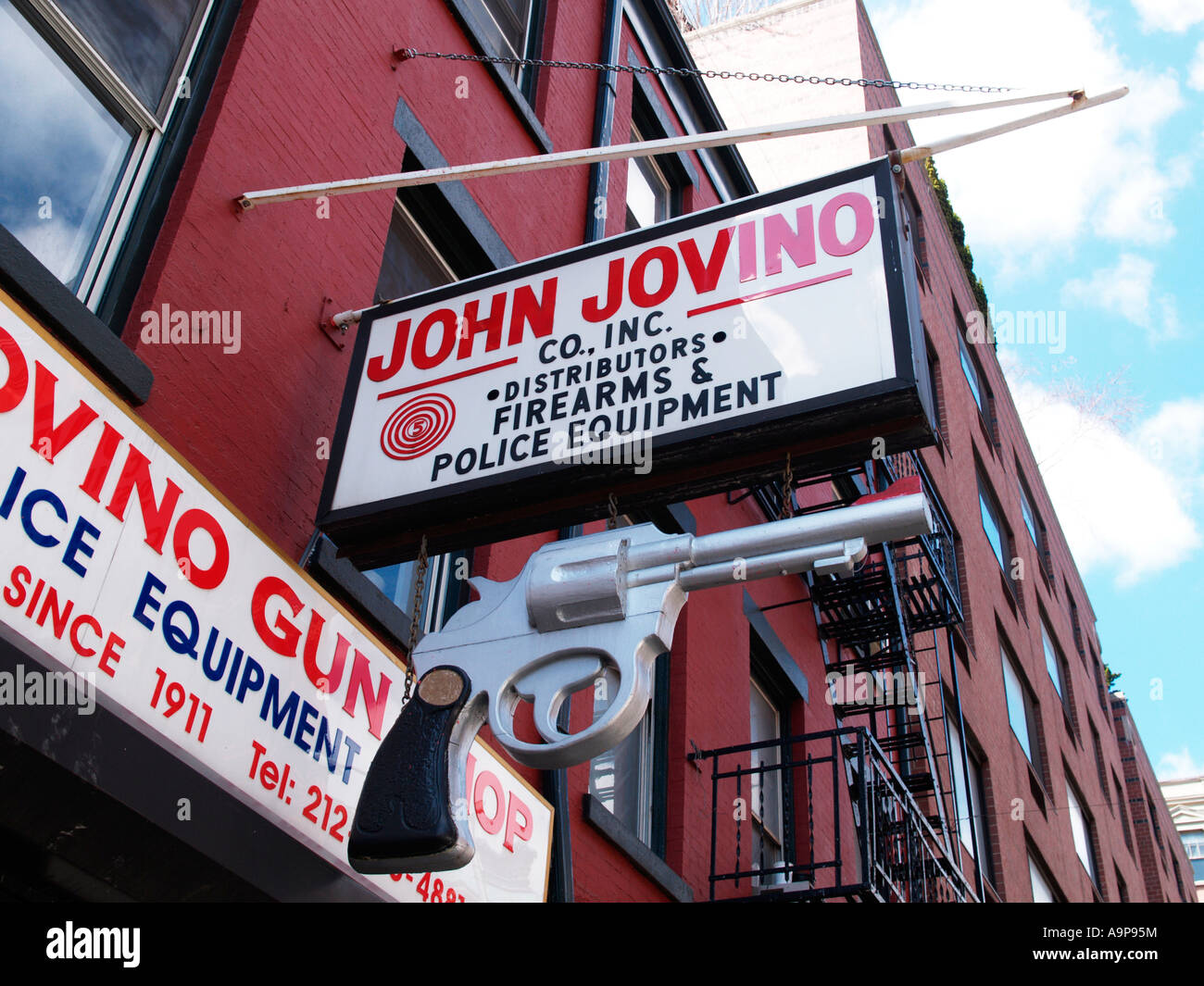 shop sign in shape of pistol outside gunstore in New York Stock Photo ...