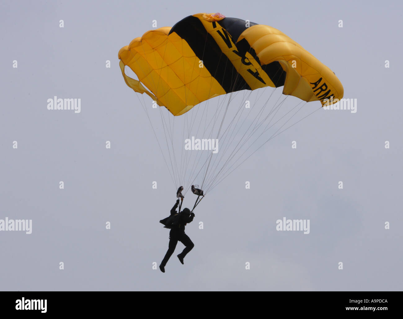 Paratrooper parachute ground hi-res stock photography and images - Alamy