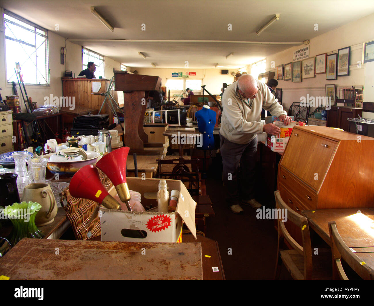Furniture auction room hi-res stock photography and images - Alamy