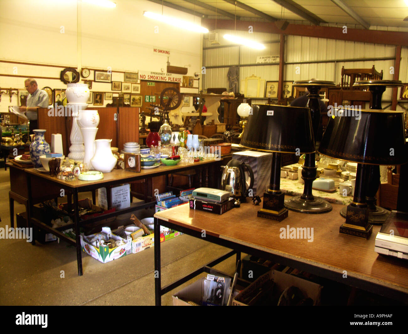 Furniture auction room hi-res stock photography and images - Alamy