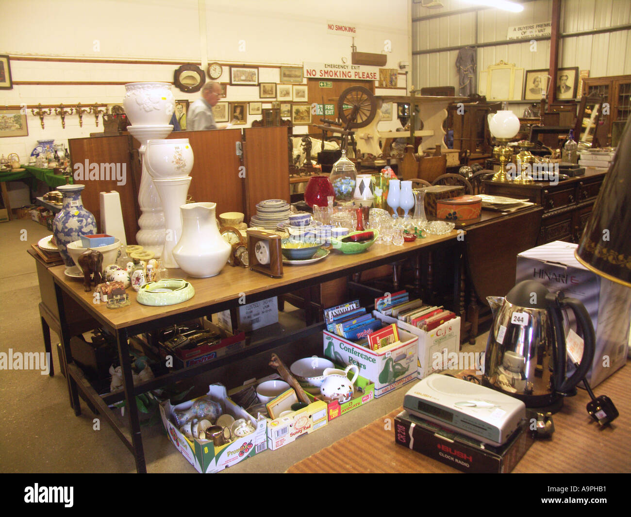 Furniture auction room hi-res stock photography and images - Alamy