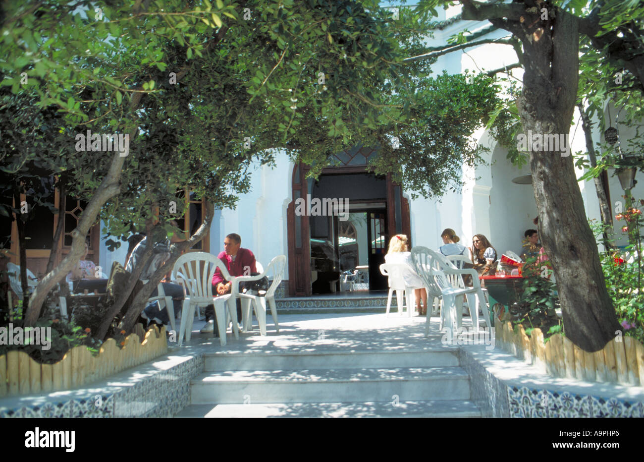 Alfresco parisian cafe restaurant terrace hi-res stock photography and ...
