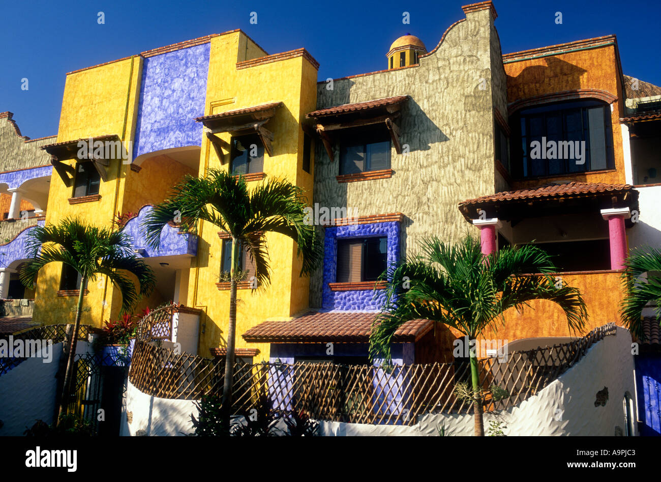 Condo building exterior hi-res stock photography and images - Alamy