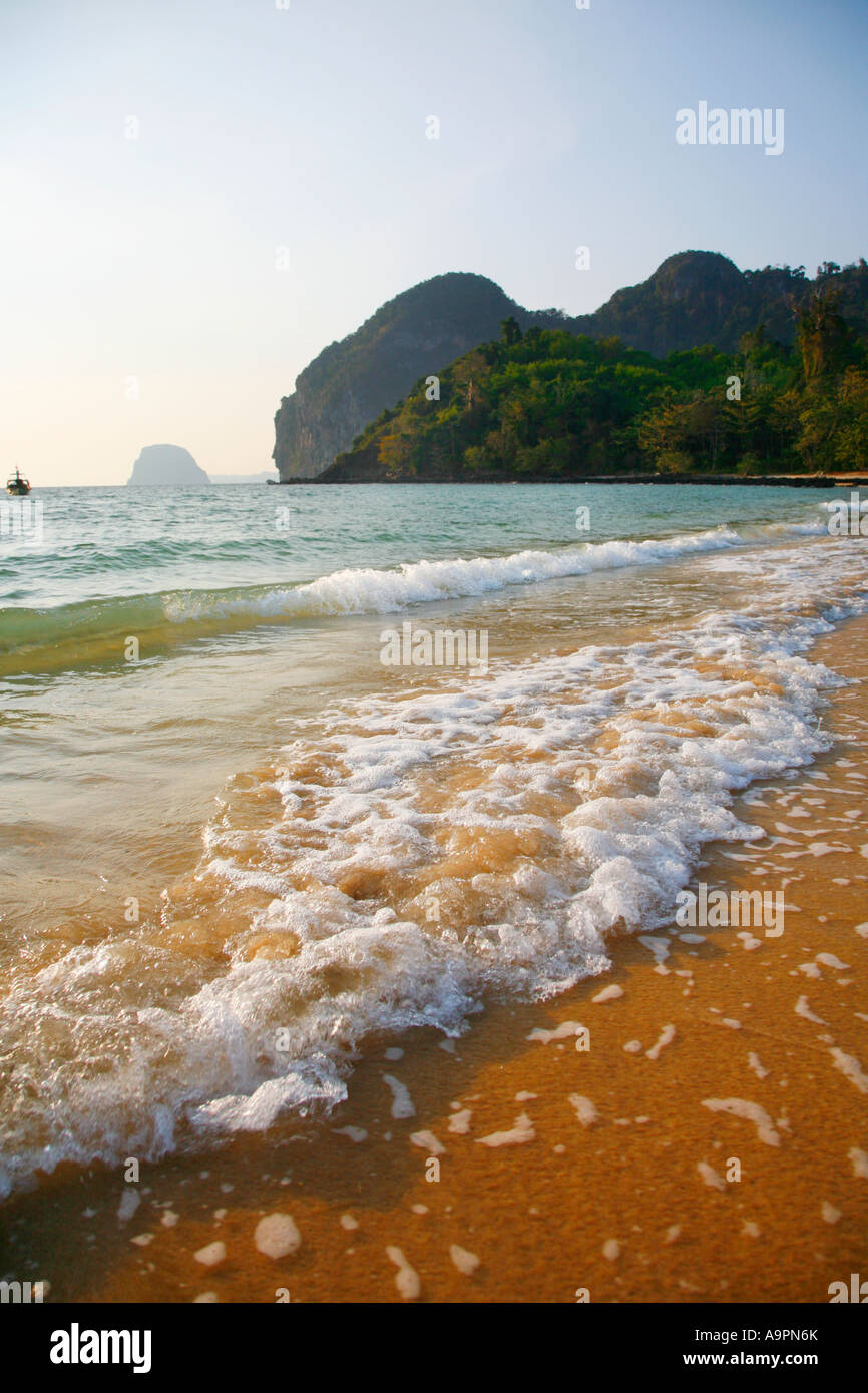 Indian ocean tsunami waves hi-res stock photography and images - Alamy