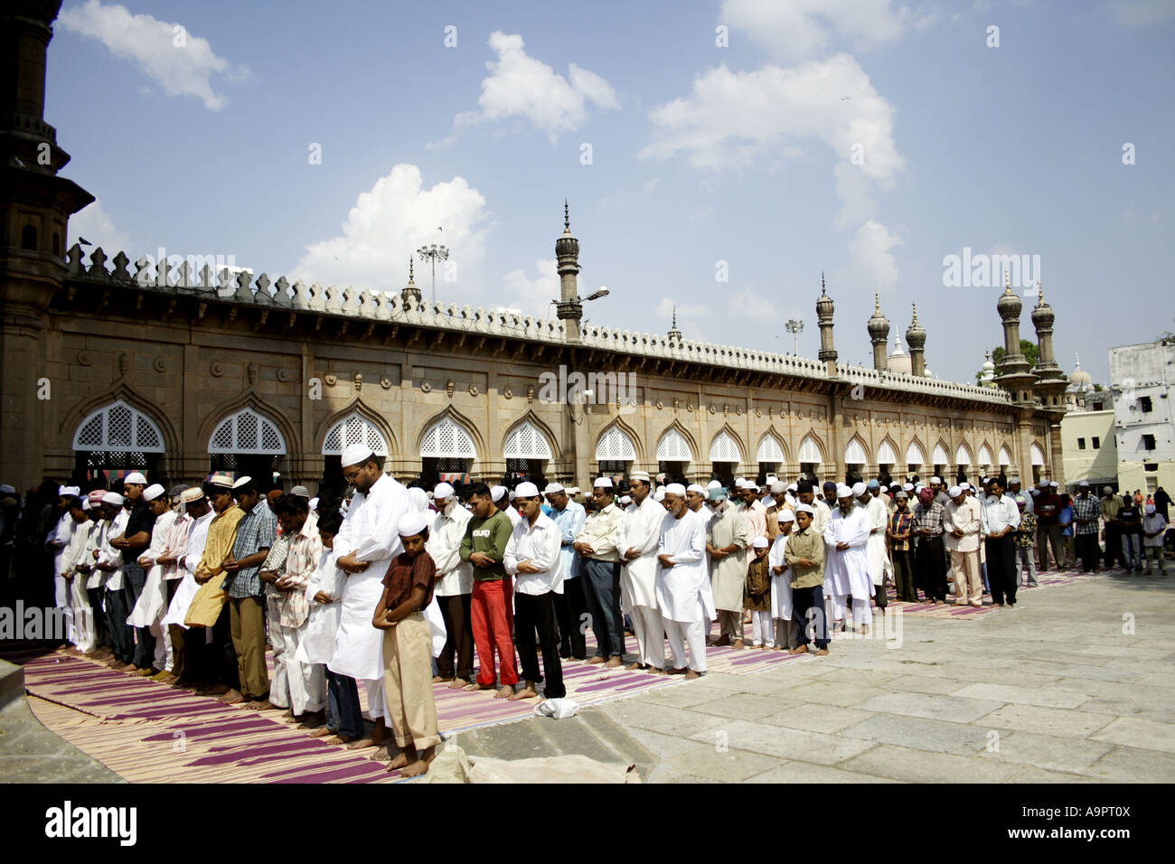 Large group of people praying Namaz at masjid, Jama Masjid, Old Delhi ...