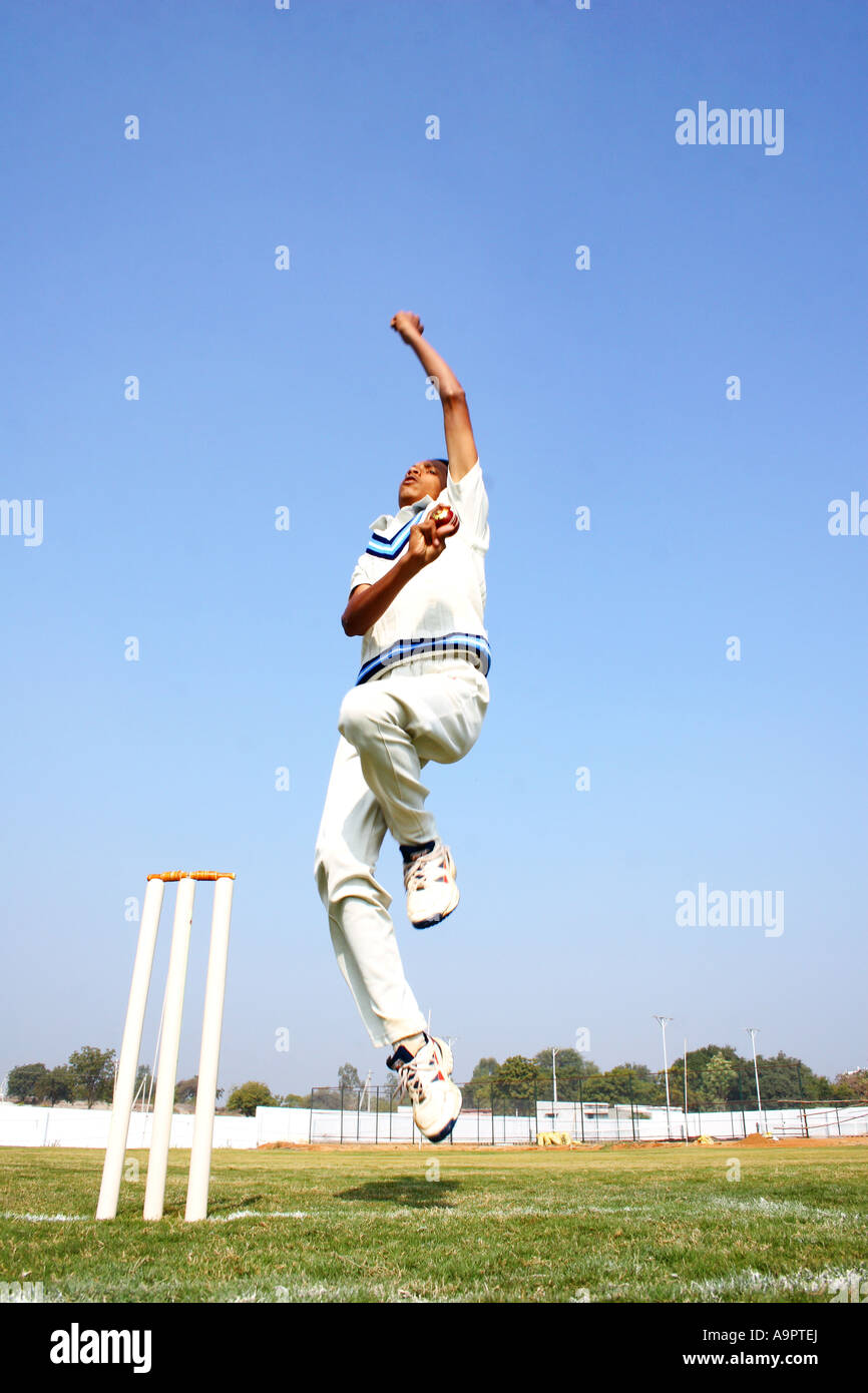 Bowling action of a bowler Stock Photo - Alamy