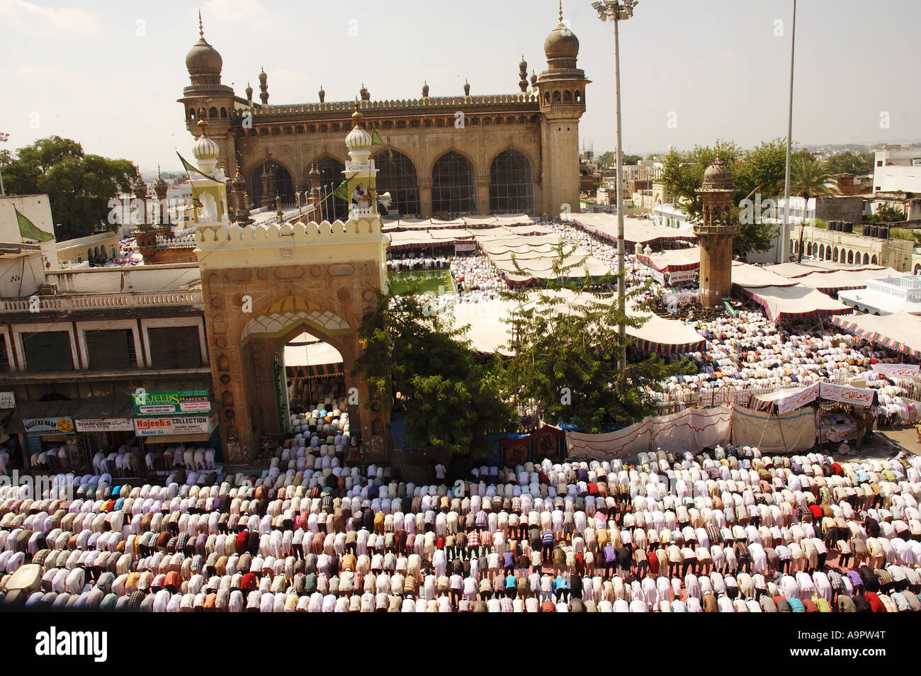 Namaz in macca masjid hi-res stock photography and images - Alamy