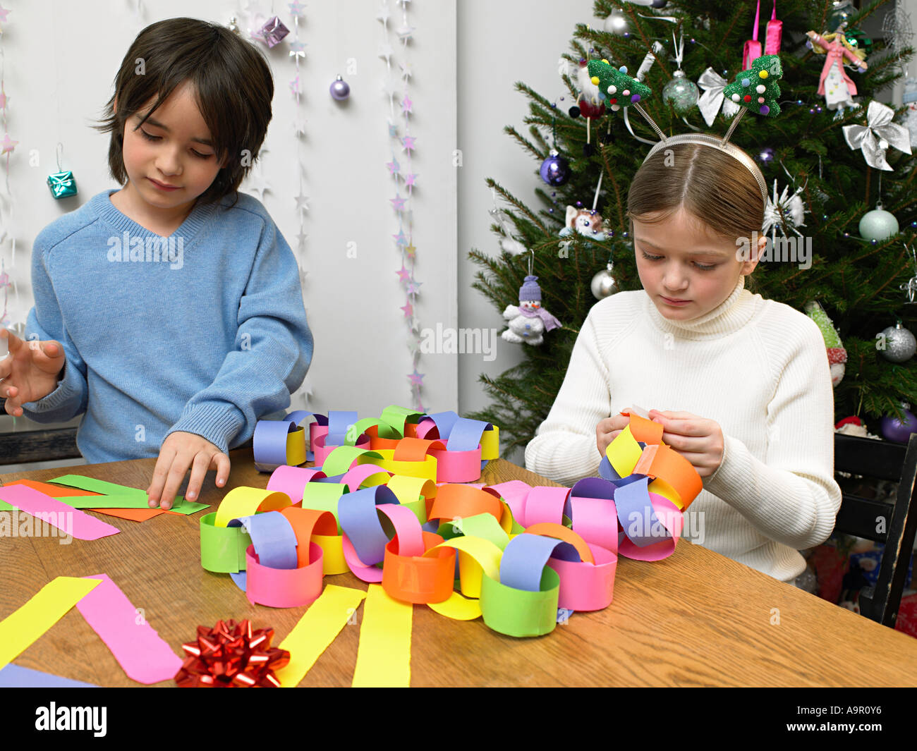 Children making paper chain Stock Photo - Alamy