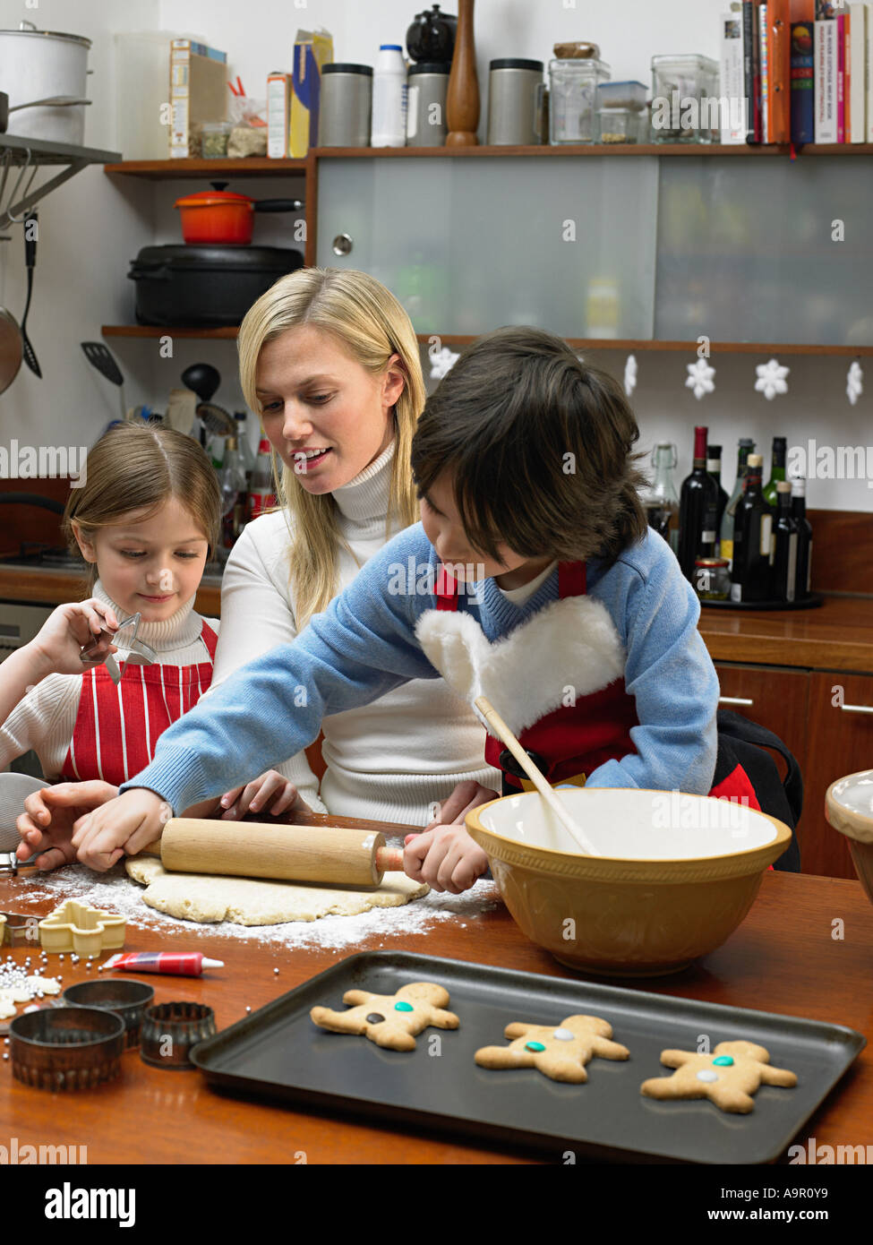 Mother and children making cookies Stock Photo - Alamy