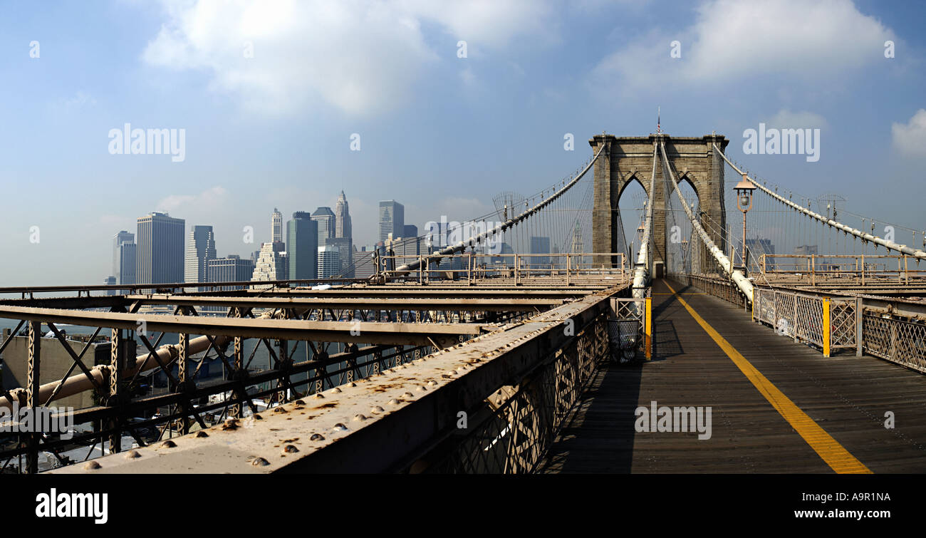 Brooklyn bridge boardwalk Stock Photo - Alamy