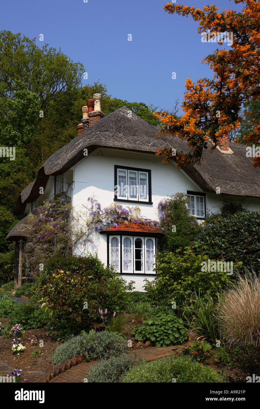 Beehive cottage hi-res stock photography and images - Alamy
