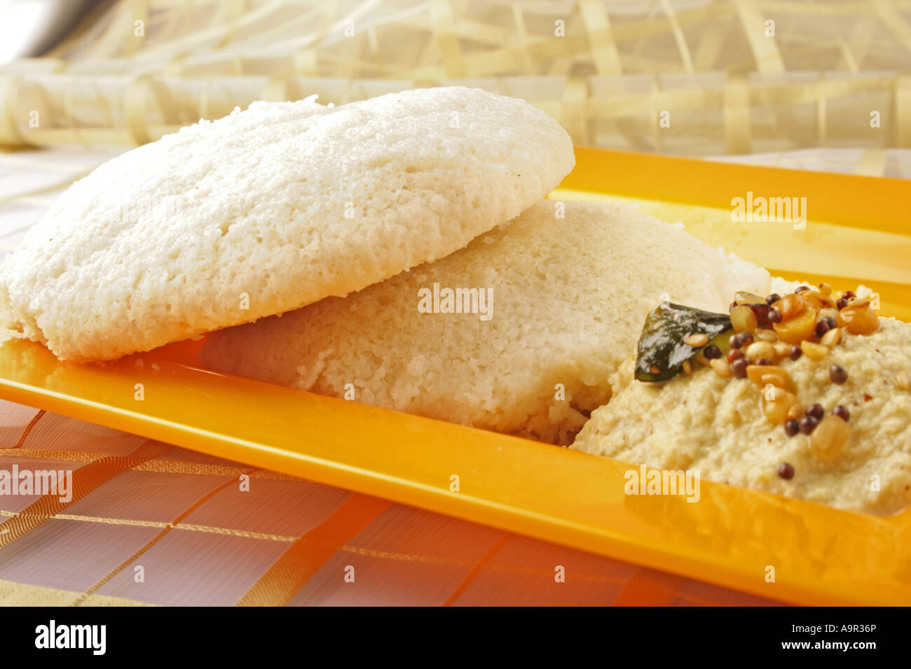 Idly served in a plate with chutney Stock Photo - Alamy