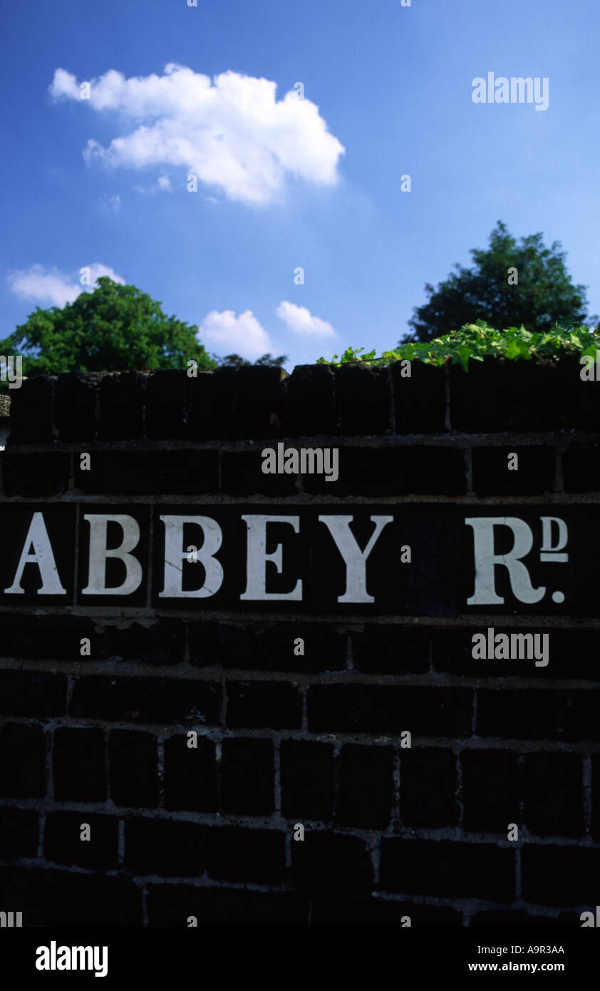 Abbey road sign hi-res stock photography and images - Alamy