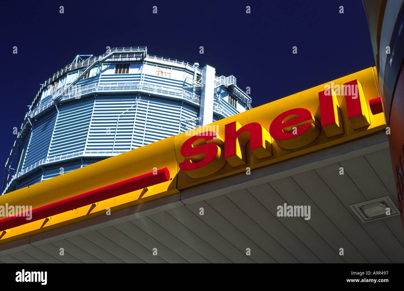 Fossil fuel companies in london hi-res stock photography and images - Alamy